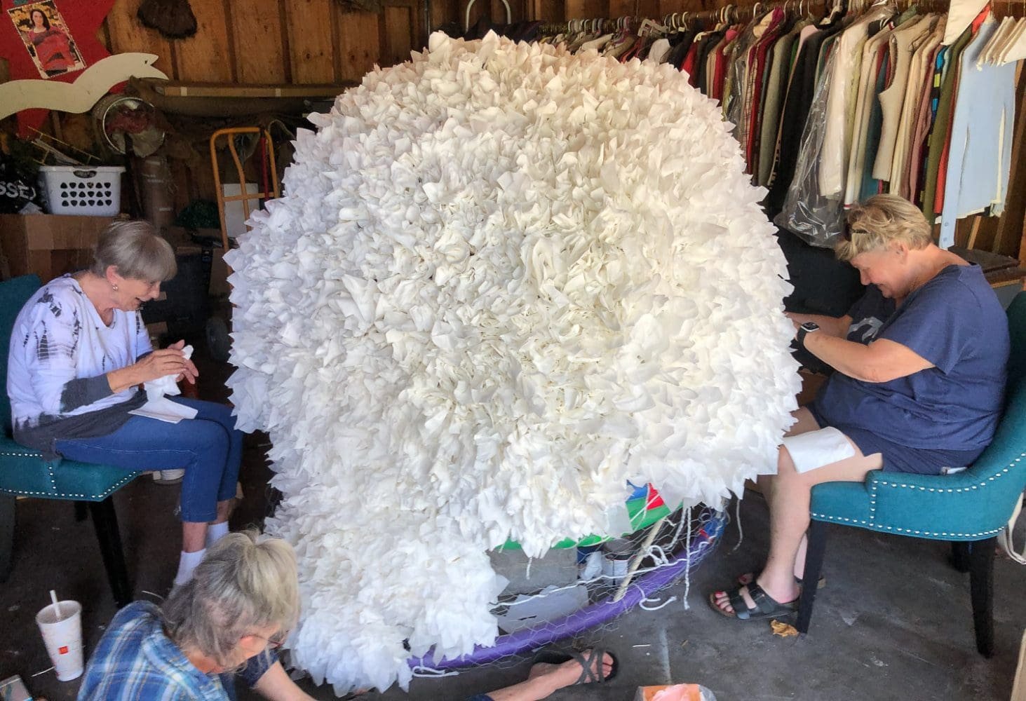 Traditional napkins-in-chicken- wire float wins Most Spirit prize ...